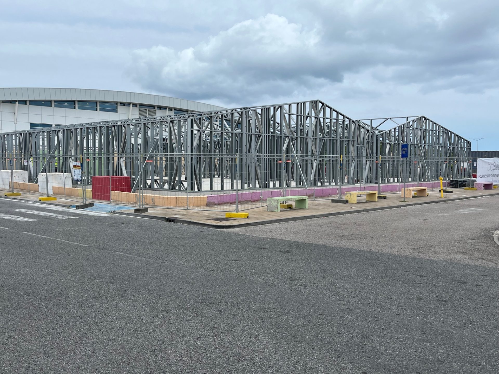 Airport Steel frame extension in St. Marteen - beSteel